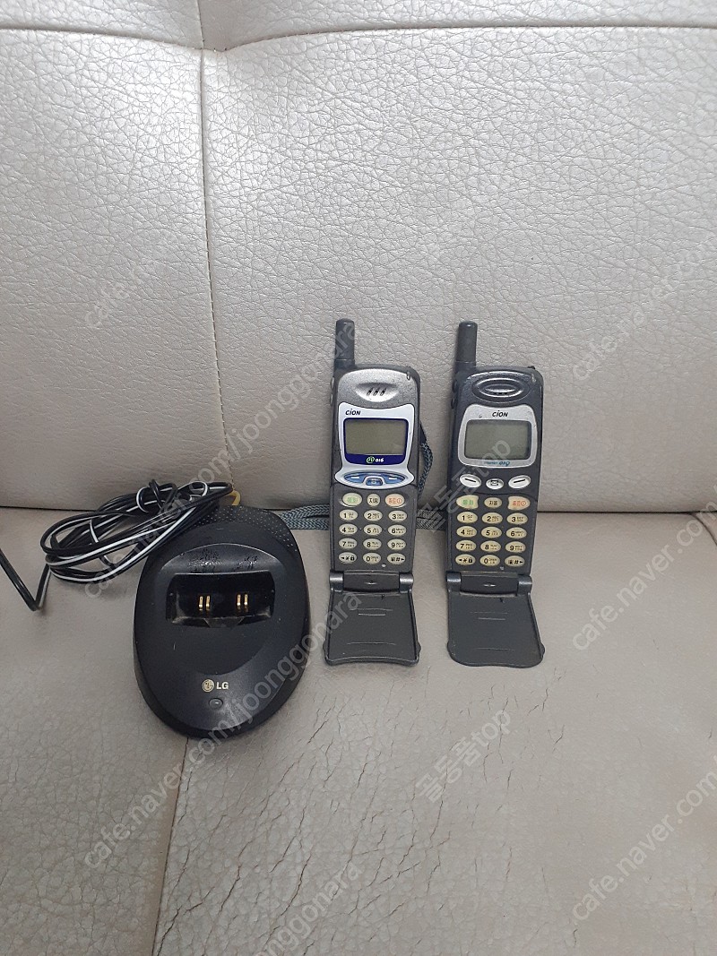 옛날 핸드폰 1999년도 핸드폰 LG 2대 소품 엔틱용 | 예술작품/골동품/수집 | 중고나라