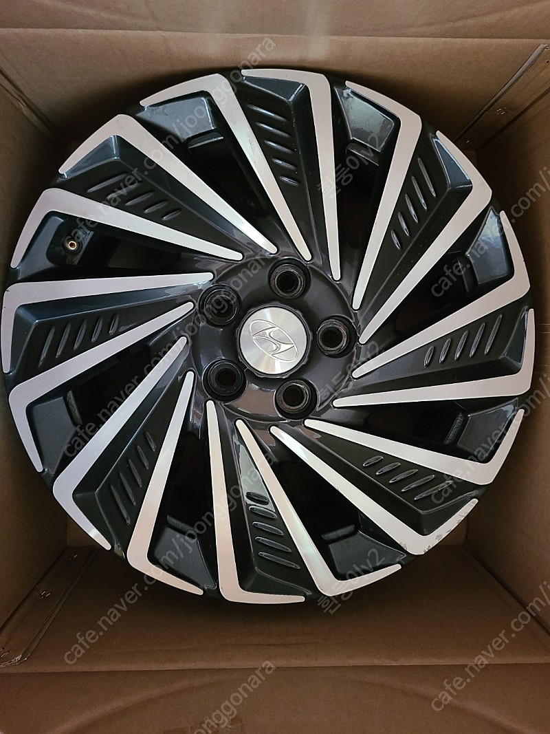 쏘나타 dn8 하이브리드 17인치 휠 팔아요 | 기타 국산차 | 중고나라