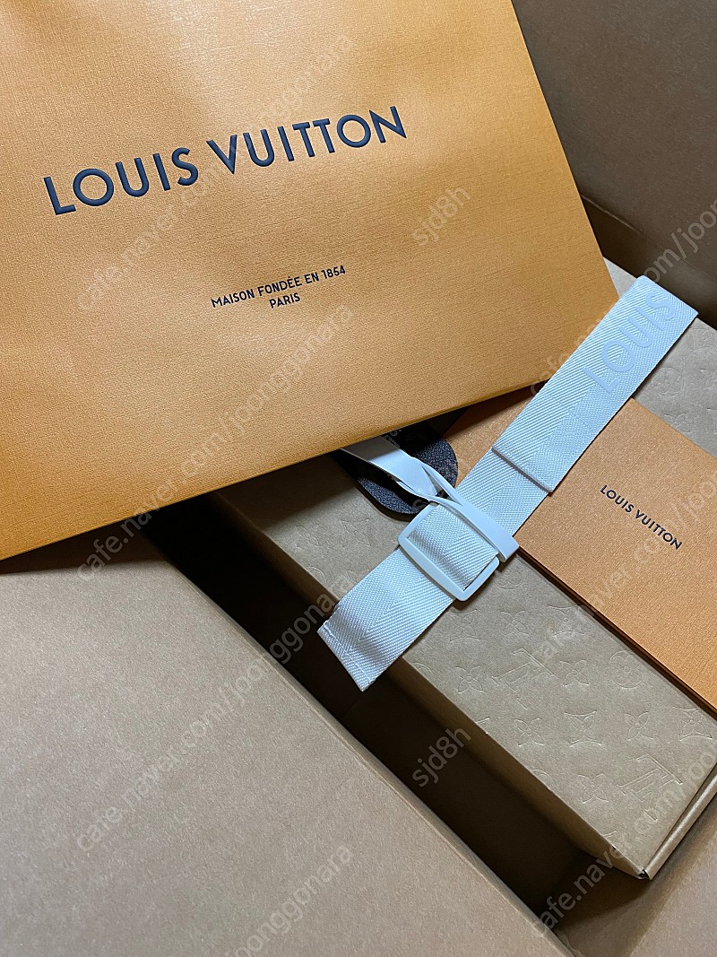 나이키 X 루이비통 에어포스 로우 US8 260 새제품 | 구두/로퍼 | 중고나라