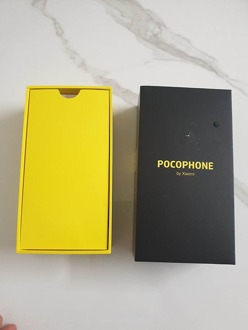 포코폰 F1 64G 팝니다 | 케이스/거치대/보호필름 | 중고나라