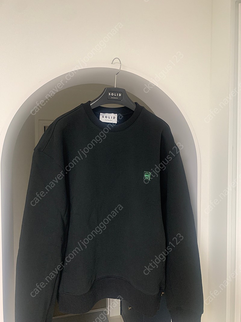 솔리드 옴므 22fw 백로고 자수 맨투맨 48 | 남성의류 | 중고나라