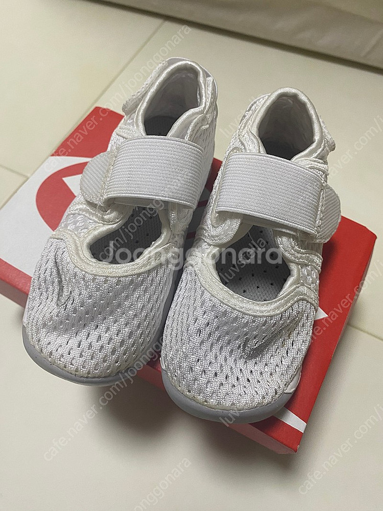 나이키 에어리프트 화이트 130 / 7c | 출산/육아용품 | 중고나라