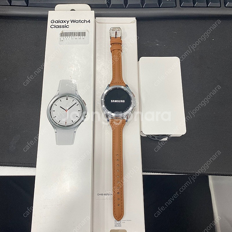 갤럭시워치4클래식 42mm R880 블랙 18만 645... | 케이스/거치대/보호필름 | 중고나라