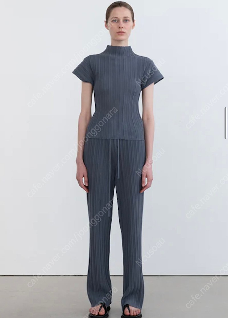 구매: le17 Pleats Mockneck Short... | 여성의류 | 중고나라