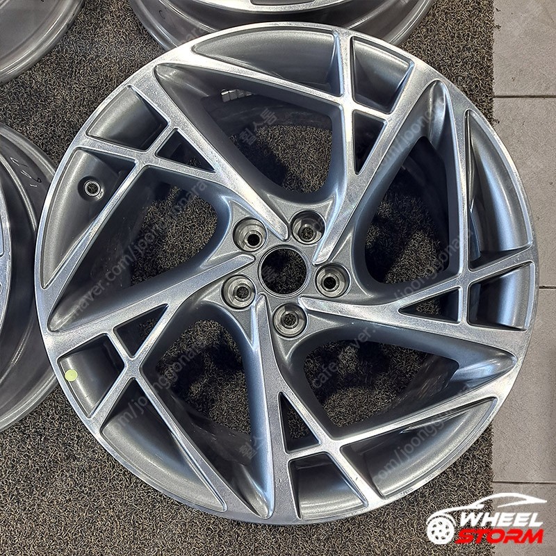 [판매] 현대 제네시스 G90 20인치휠 T4215 순... | 휠/타이어 | 중고나라