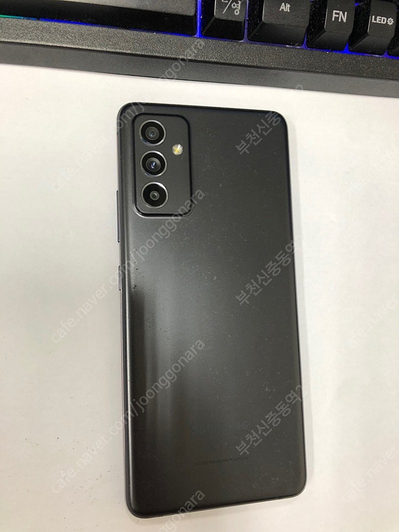 176804 SK 갤럭시퀀텀2 블랙 외관깔끔함 128G... | 삼성 | 중고나라