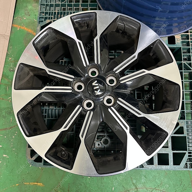 KA4(4세대) 카니발 19인치 휠 판매합니다. | 휠/타이어 | 중고나라