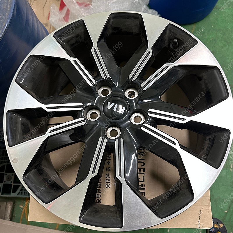 KA4(4세대) 카니발 19인치 휠 판매합니다. | 휠/타이어 | 중고나라