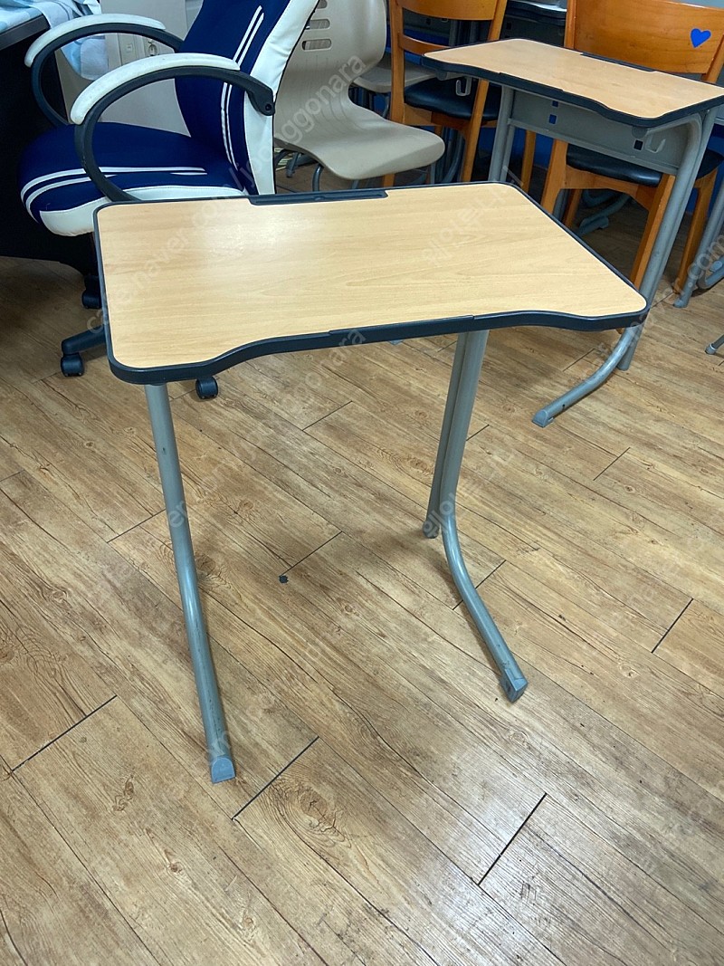 [나눔] 학원용 책상 40개, 사무실 책상 3개@(파티... | 학생/서재/사무용가구 | 중고나라