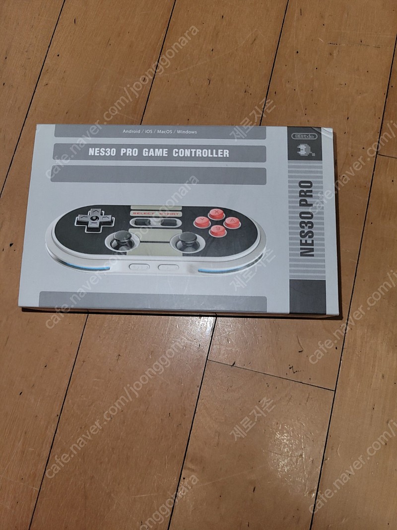 8bitdo nes30 pro 입니다. | 케이스/거치대/보호필름 | 중고나라