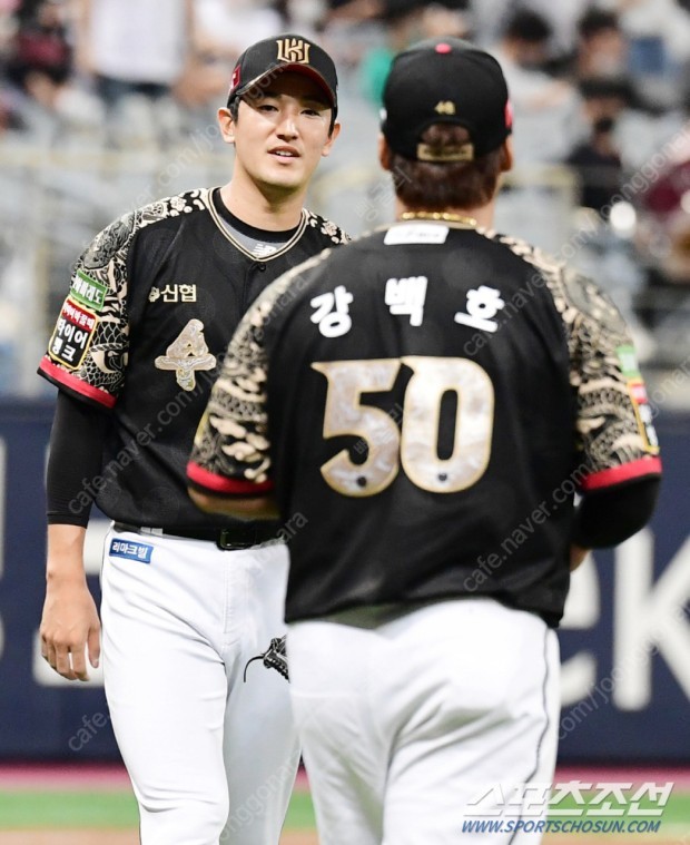 [삽니다] kt wiz 2022 정조대왕 유니폼 구매해... | 야구의류/야구화 | 중고나라