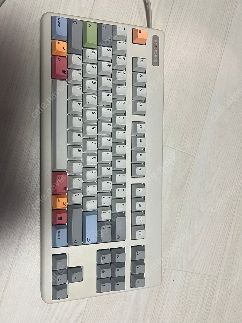 리얼포스 87u 55g 균등 화이트 색상 판매합니다. | 키보드/마우스/스피커 | 중고나라