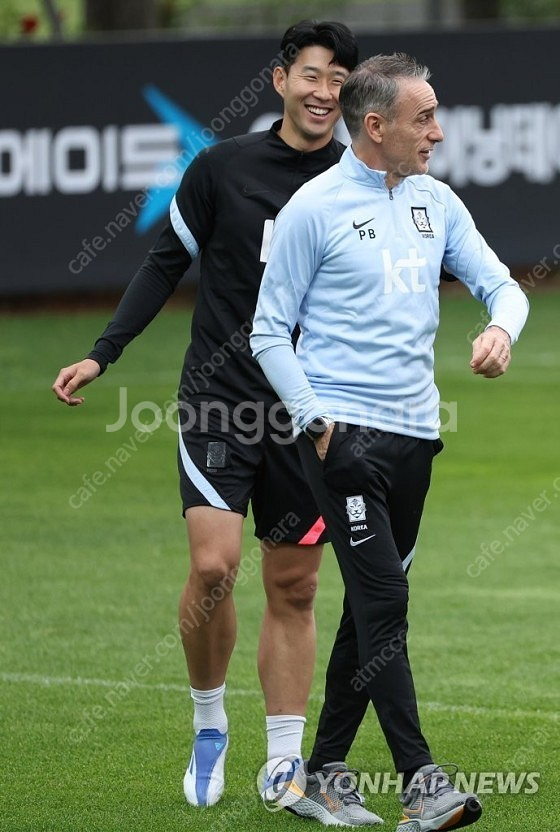 대한민국 축구 국가대표 코치지급용 국대 드릴탑 축구의류축구화 중고나라