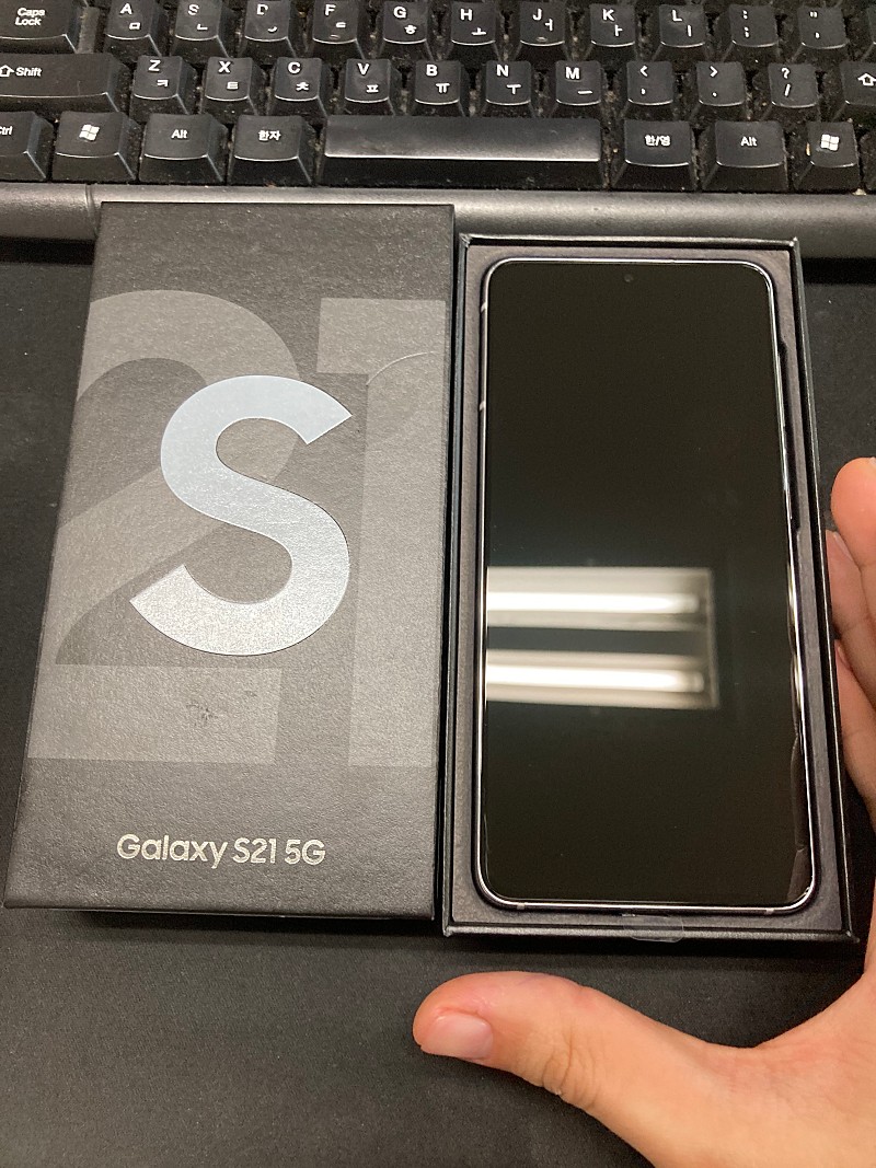 부산 갤럭시S21 화이트 SKT 미사용 새상품 40만원... | 삼성 | 중고나라