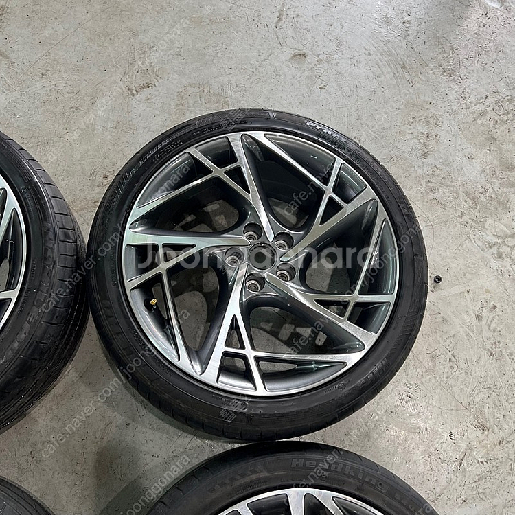 신형 제네시스g90 Rs4 20인치 중고휠타이어 판매 휠 타이어 중고나라