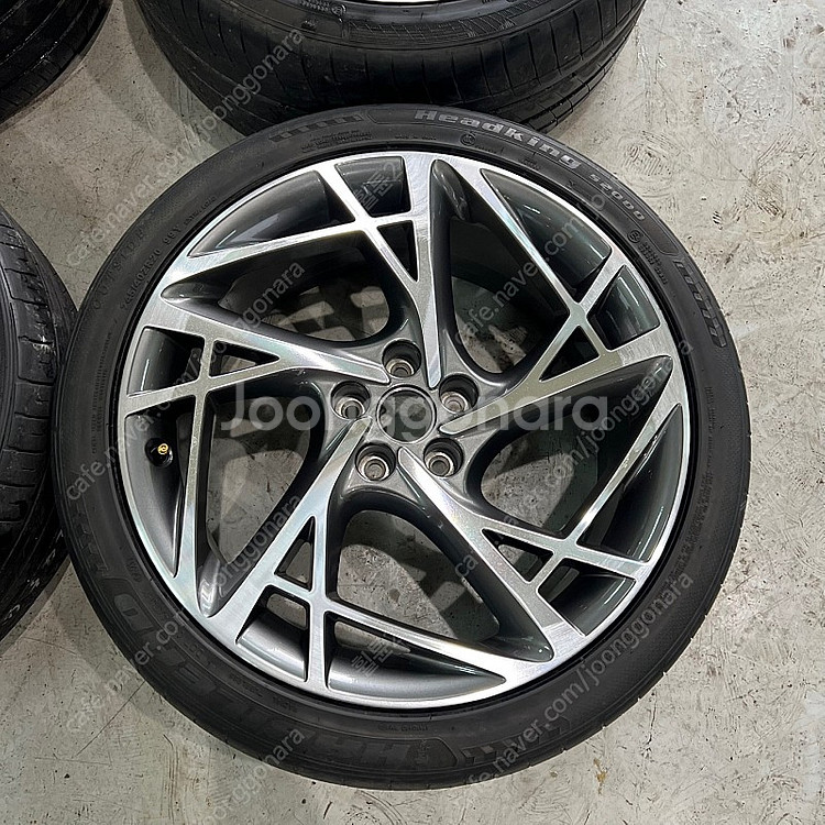 신형 제네시스g90 Rs4 20인치 중고휠타이어 판매 휠 타이어 중고나라