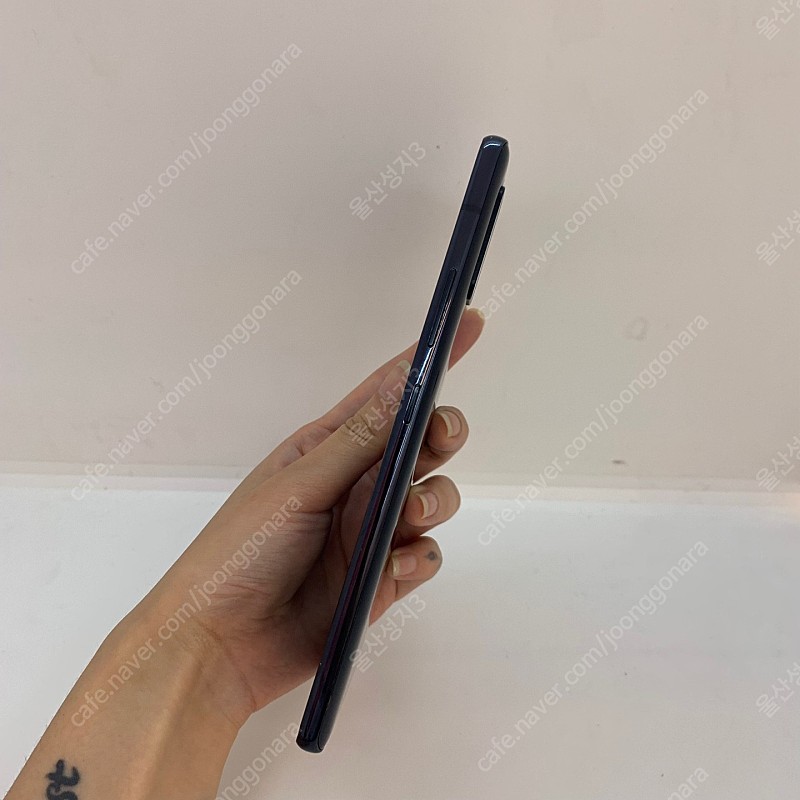 003705 액정/외관깨끗 갤럭시퀀텀 (A716) 블랙... | 스마트폰 | 중고나라