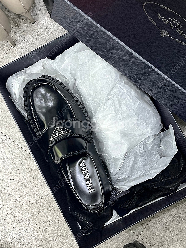 프라다 초콜릿 브러쉬드 레더 로퍼 블랙 UK5 (235... | 구두/로퍼 | 중고나라