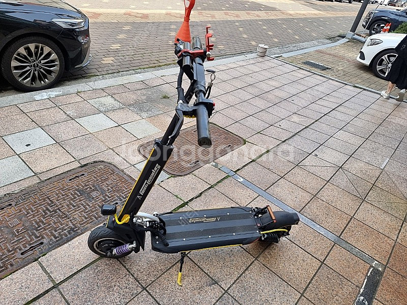 판매 스피드웨이5 듀얼모터 60v23ah 전동킥보 전기자전거 중고나라