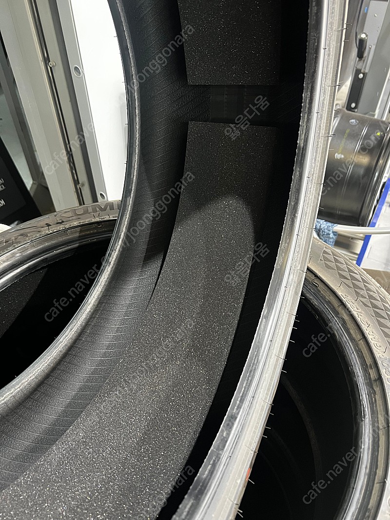 테슬라 모델y rwd 19인치 순정 타이어 4본 팝니다 | 휠/타이어 | 중고나라