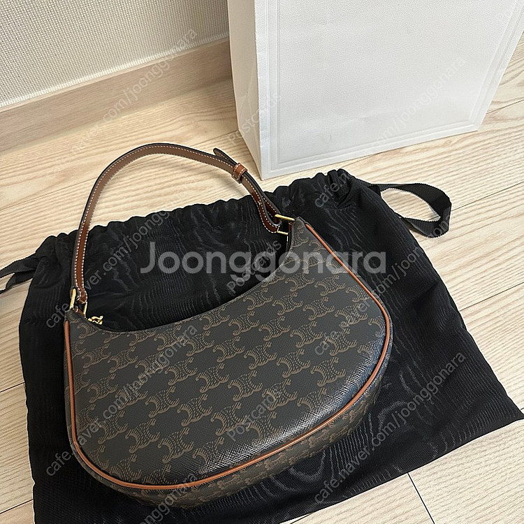 셀린느 아바백 트리오페 미듐 탄 숄더백 중고나라