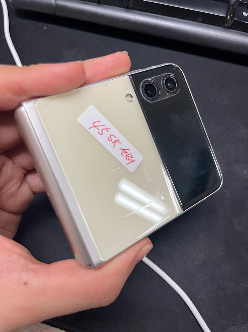 부산 갤럭시Z플립3 크림 45만원 SKT 256기가 센... | 삼성 | 중고나라