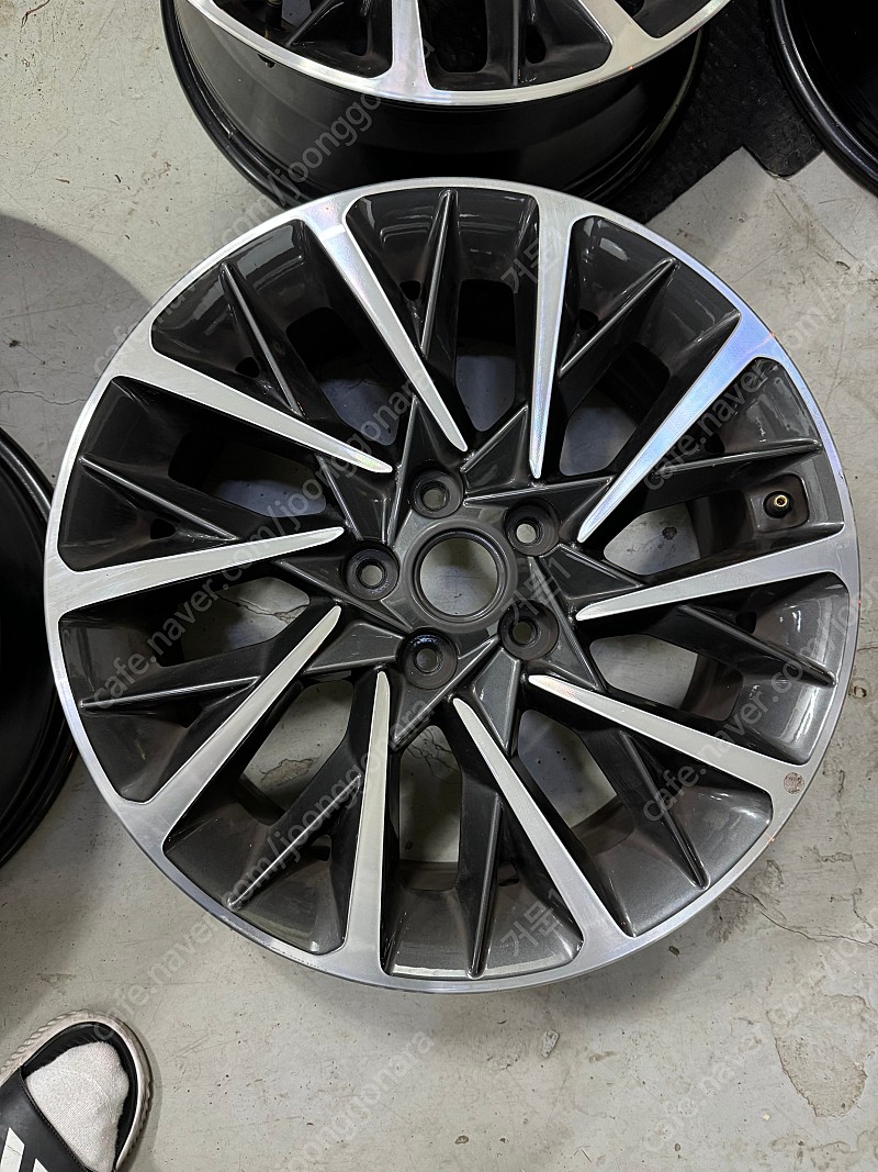 쏘나타DN8 18인치 휠 팝니다. | 휠/타이어 | 중고나라