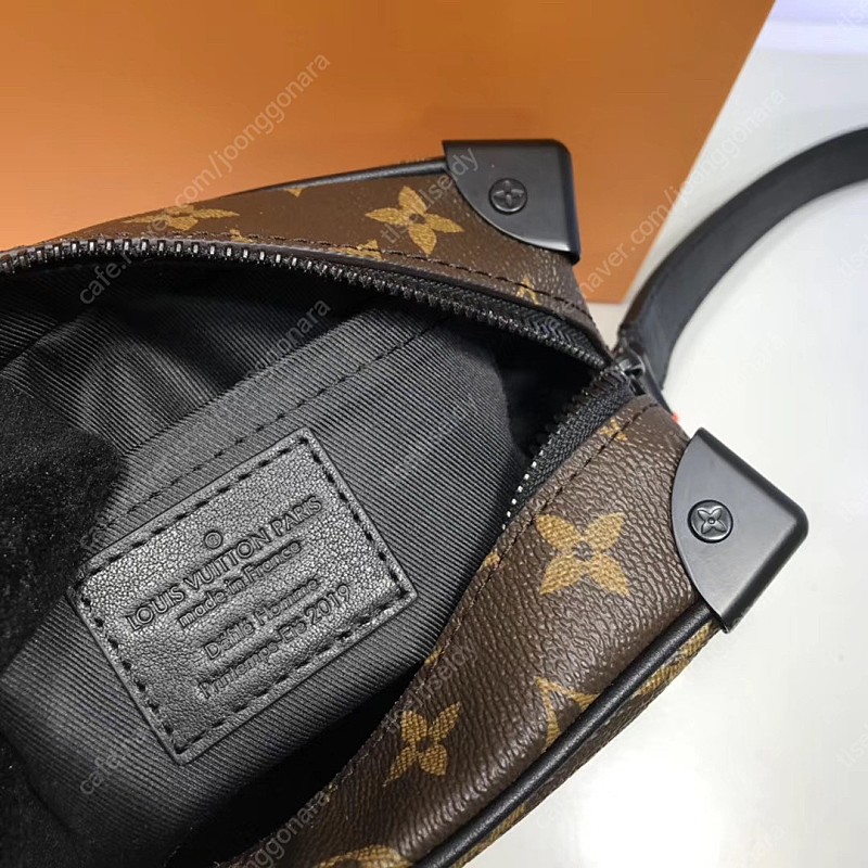 루이비통 미니 소프트 트렁크 M44735 | 남성의류 | 중고나라