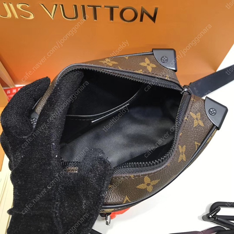 루이비통 미니 소프트 트렁크 M44735 | 남성의류 | 중고나라