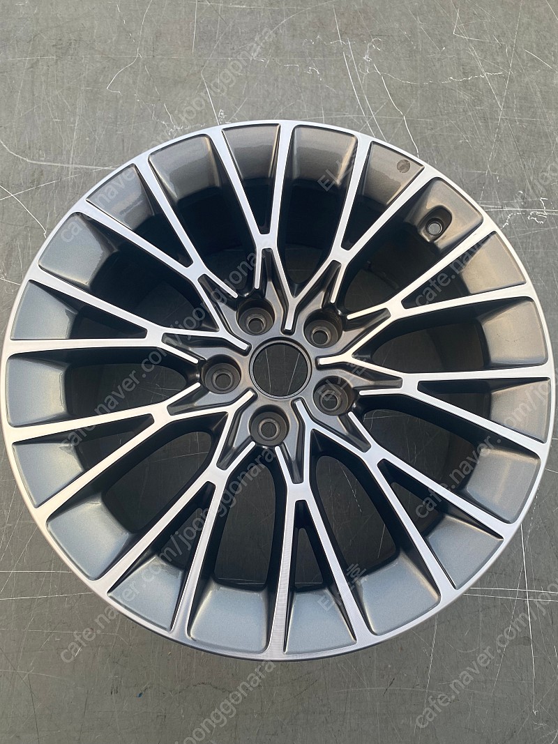 제네시스 신형 G80 18인치 휠 팝니다(개인판매) | 휠/타이어 | 중고나라