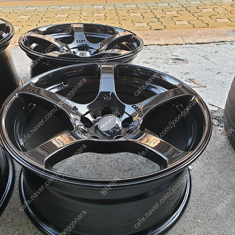 코스미스 N5R 18인치 역조휠 타이어 상태 최상 | 휠/타이어 | 중고나라