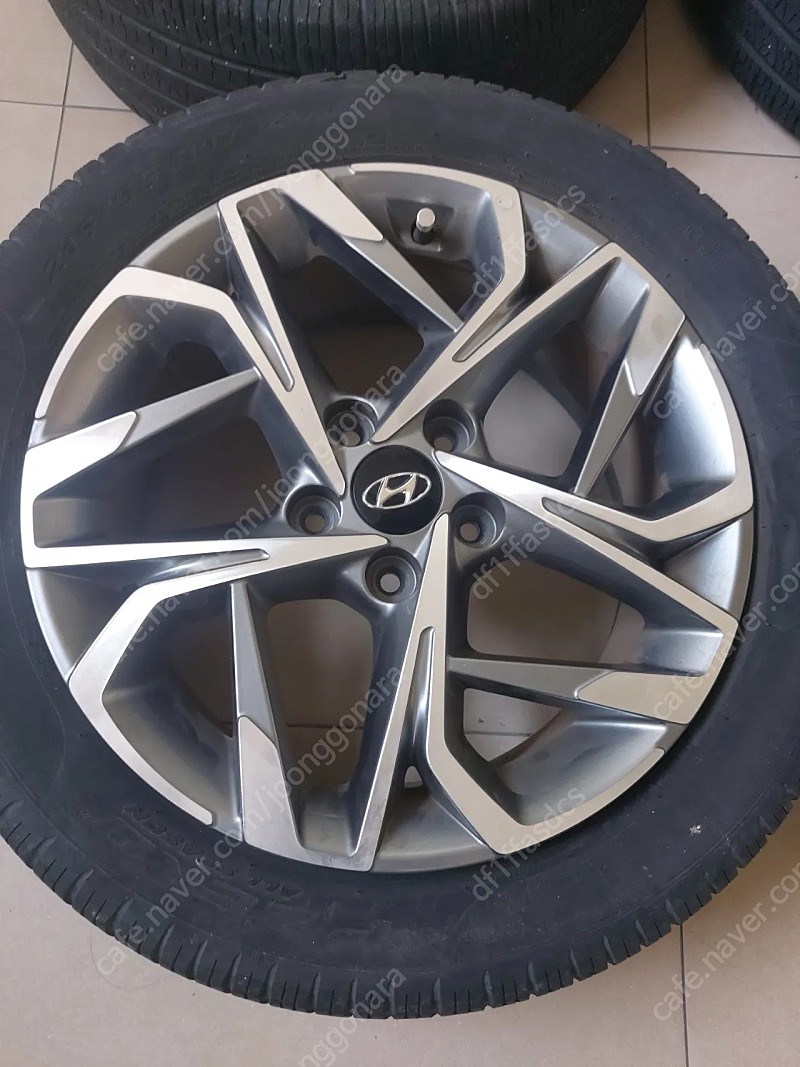 쏘나타 dn8 17인치 휠타이어 싸게30에 판매합니다.... | 휠/타이어 | 중고나라