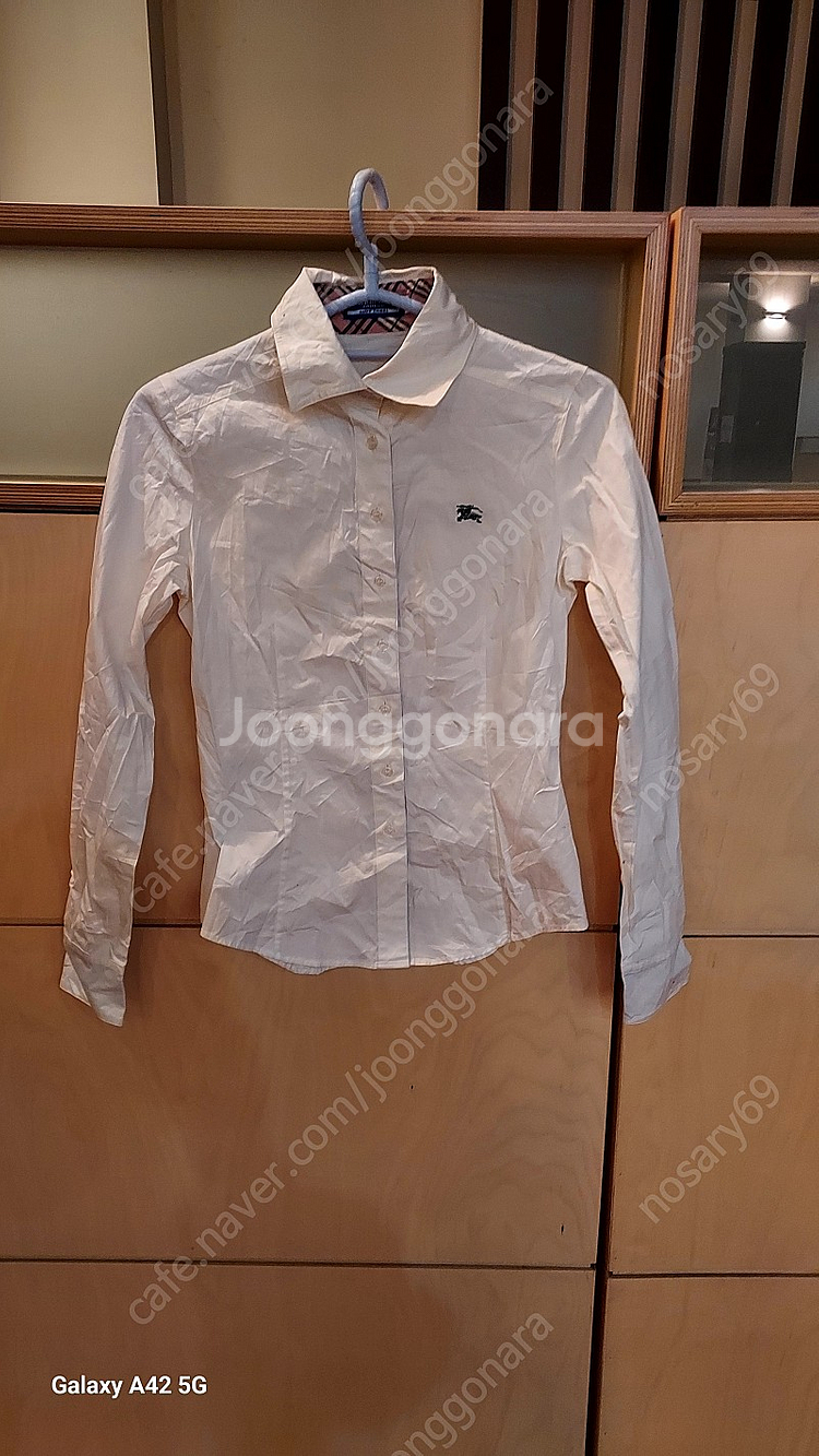 버버리 여성용 셔츠판매합니다 중고나라 카페에서 운영하는 공식 사이트