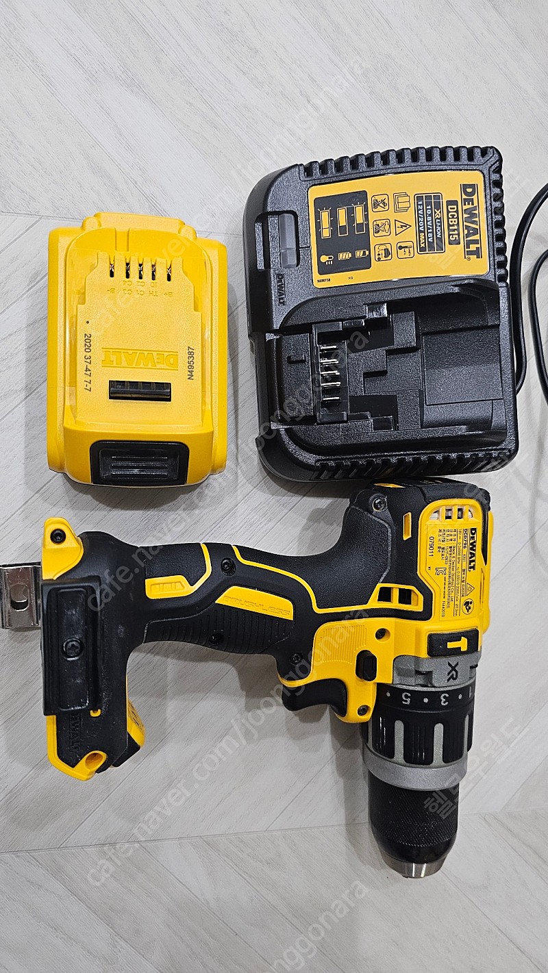 디월트 무선 해머드릴 dcd796 판매합니다 | 드릴/전동공구 | 중고나라