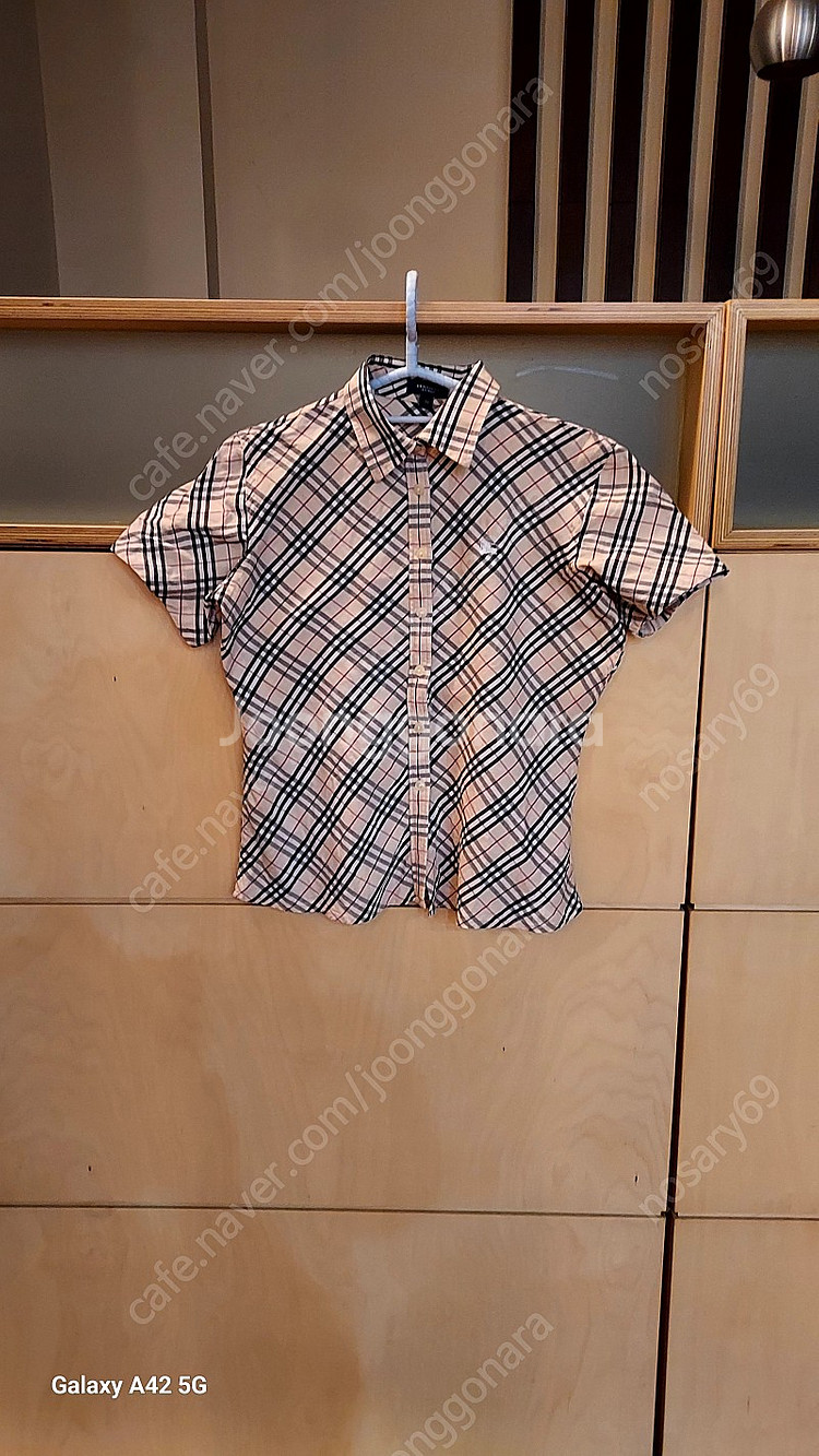 버버리 여성용 셔츠판매합니다 중고나라 카페에서 운영하는 공식 사이트