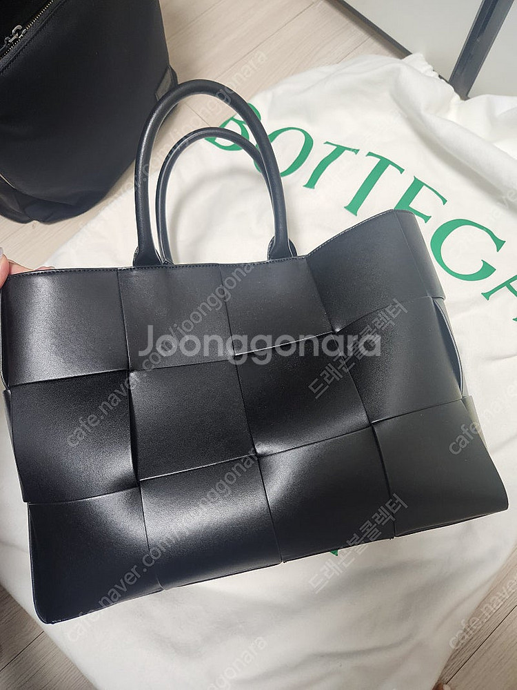 보테카베네타 아르코 토트백 미디움 판매합니다 중고나라 카페에서 운영하는 공식 사이트