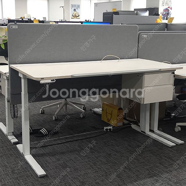 판매 퍼시스 사무용가구 책상 의자 이동서랍 파티션 중고나라 카페에서 운영하는 공식 사이트