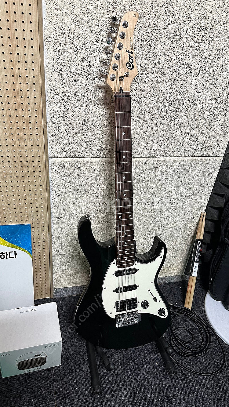 콜트 cort g210 블랙 화이트 일렉기타 | 중고나라 카페에서 운영하는 공식 사이트