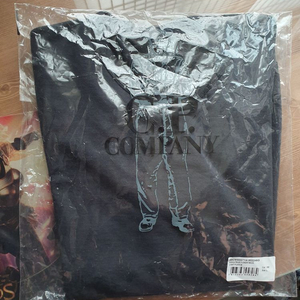 정품 cp컴퍼니 18fw 맨투맨 L 새상품 | 티셔츠/민소매 | 중고나라