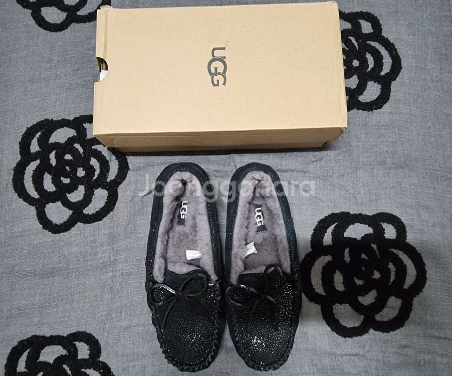 UGG 어그 다코타 은색펄 240 (US7) | 단화/로퍼 | 중고나라