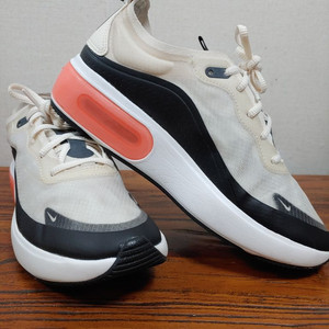 나이키 에어맥스 디아(US7표기240추천235) | 런닝화/워킹화 | 중고나라