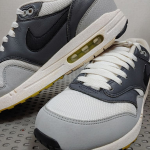 나이키 에어맥스1에센셜(US9표기270추천265) | 런닝화/워킹화 | 중고나라