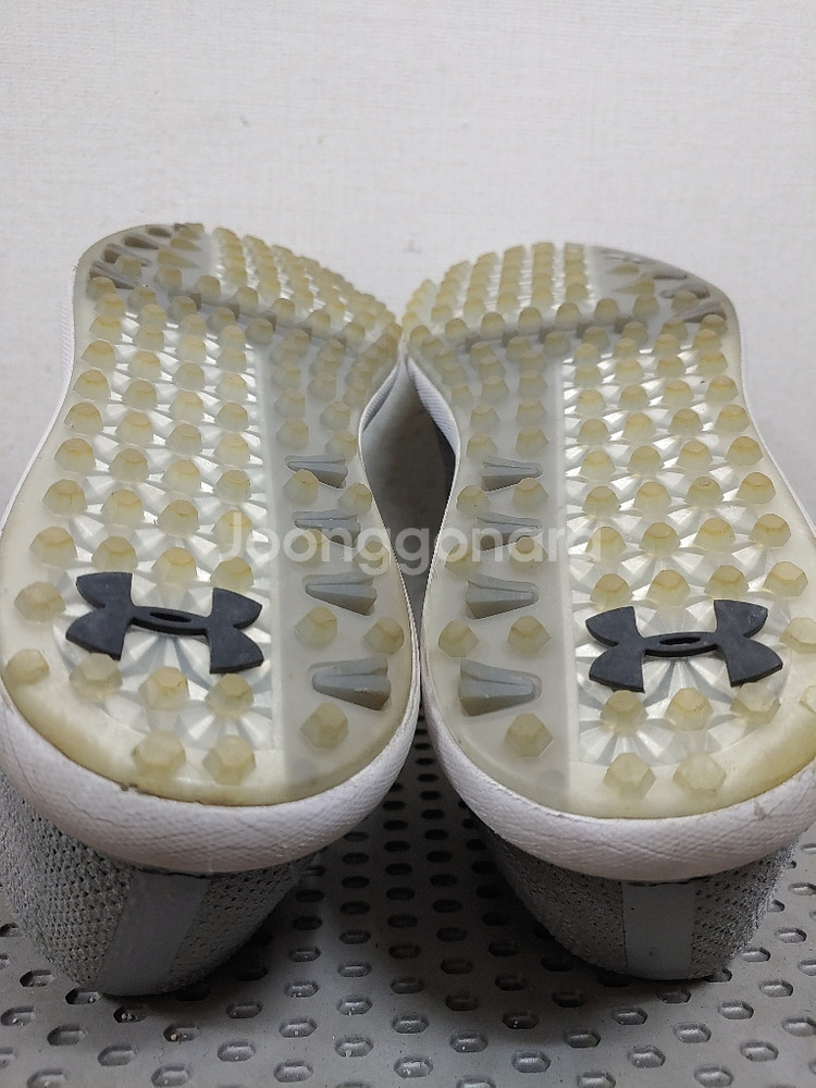 언더아머 스파이크리스 골프화(US7.5표기255 | 골프의류/골프화 | 중고나라