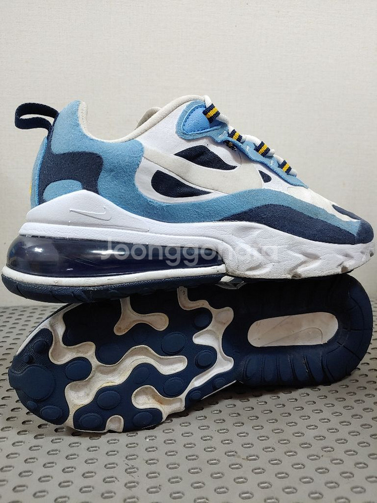 나이키 에어맥스270리액트(US7표기250추천245) | 런닝화/워킹화 | 중고나라