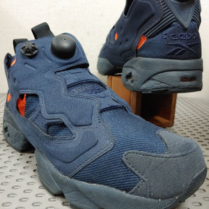 리복 퓨리 인스타 펌프(US7.5표기255) | 런닝화/워킹화 | 중고나라