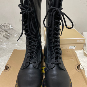 닥터마틴 14홀 워커 us7(240~245) | 워커/부츠/부티 | 중고나라