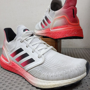 아디다스 울트라 부스트20(US8.5추천260~265) | 런닝화/워킹화 | 중고나라