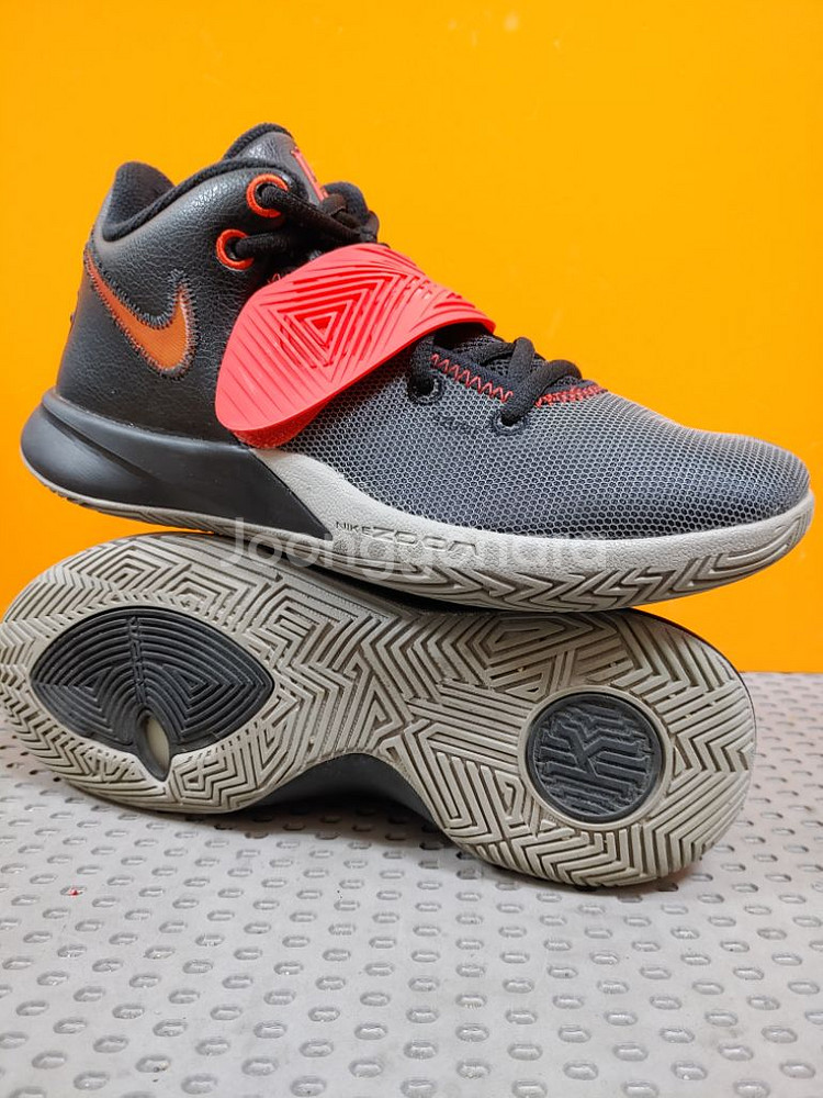 나이키 카이리 플라이트랩3(US7표기250추천245) | 농구의류/농구화 | 중고나라