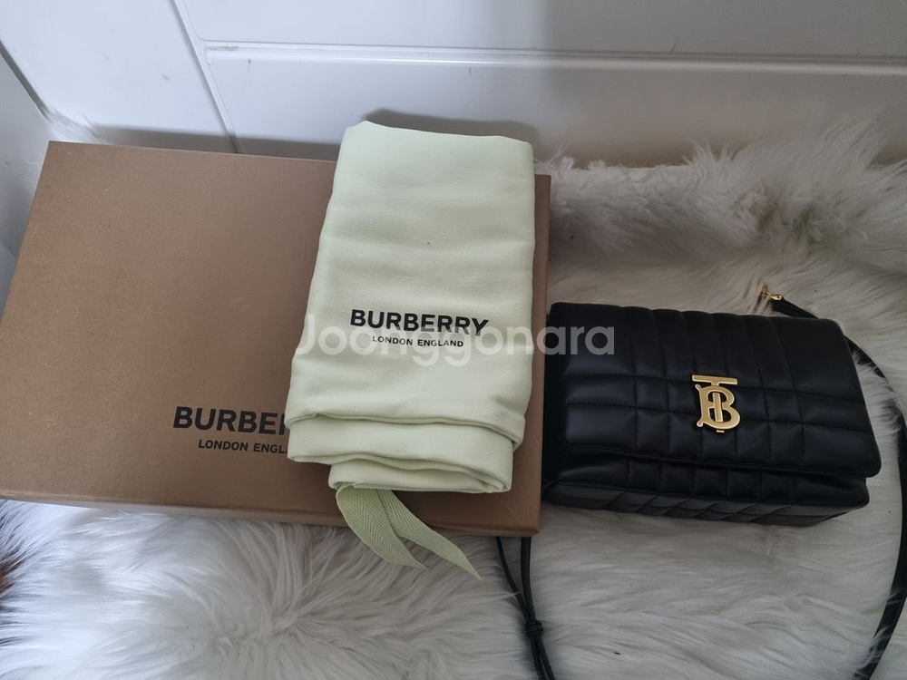 (정품)22FW 버버리 TB 퀼팅 숄더백 *신상품 | 숄더백 | 중고나라