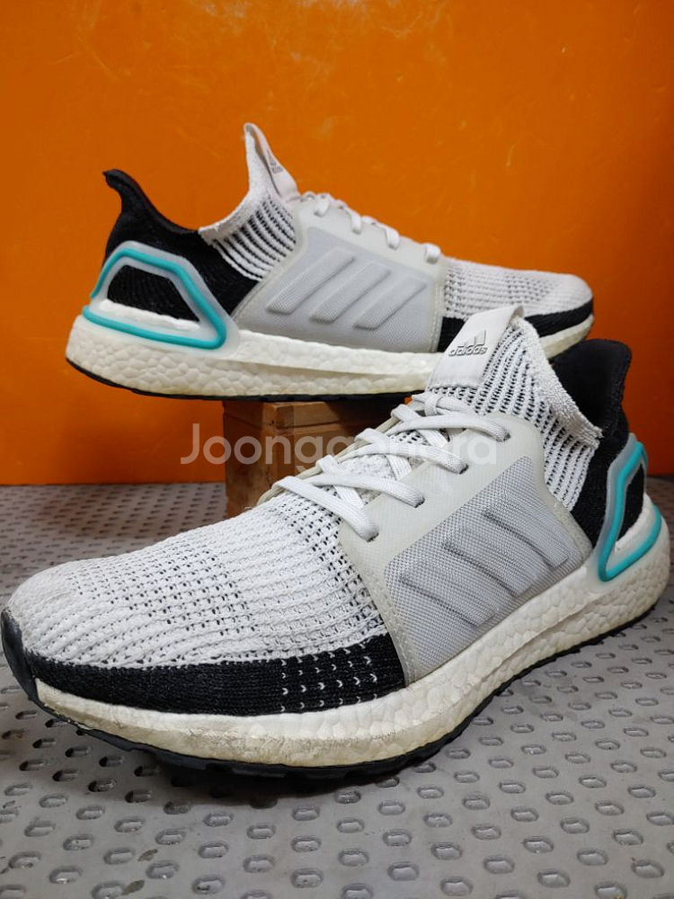 아디다스 울트라부스트19(US8.5추천265) | 런닝화/워킹화 | 중고나라